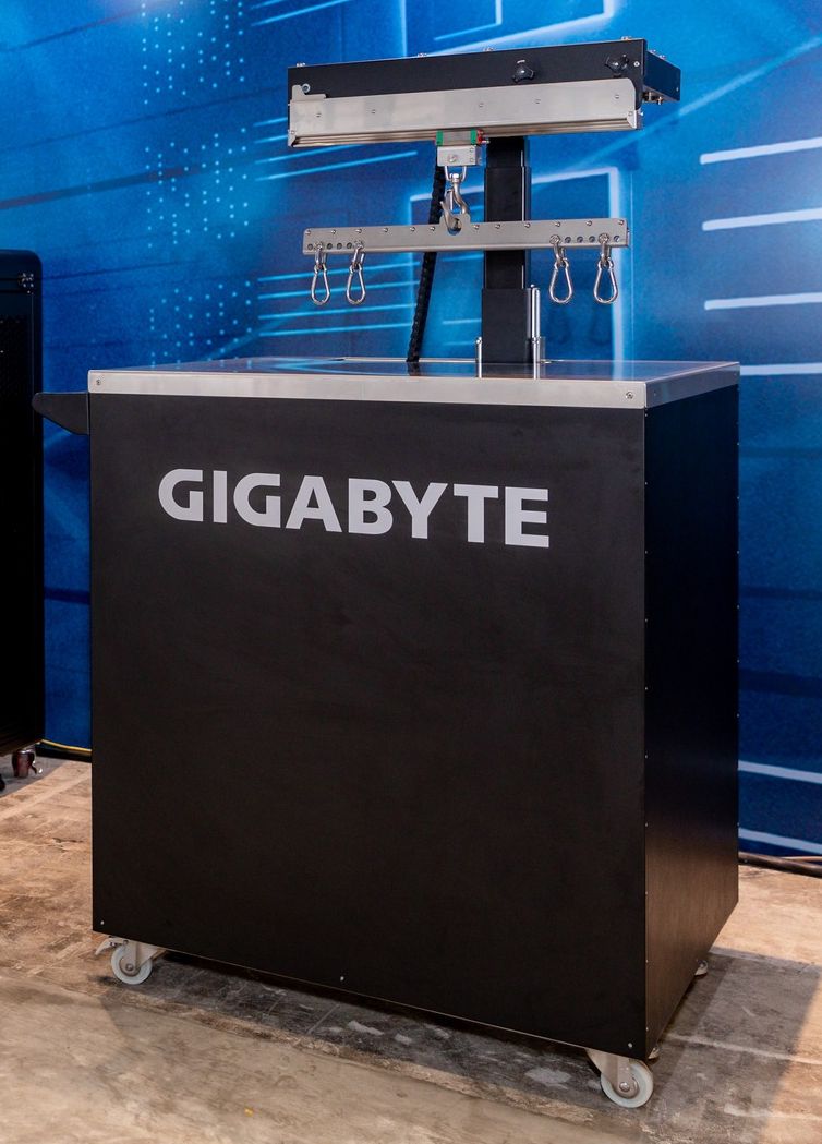 可容納25臺1U伺服器，技嘉打造自有品牌單相浸沒液冷方案 | iThome